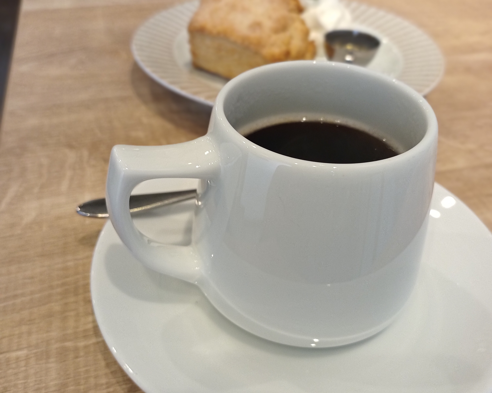 【二条】CAFE POTARI（カフェ ポタリ）｜猫好きな元自転車屋勤務の店主が営む焼き菓子とアートが楽しめるカフェ - ここと｜滋賀・京都のローカルメディア