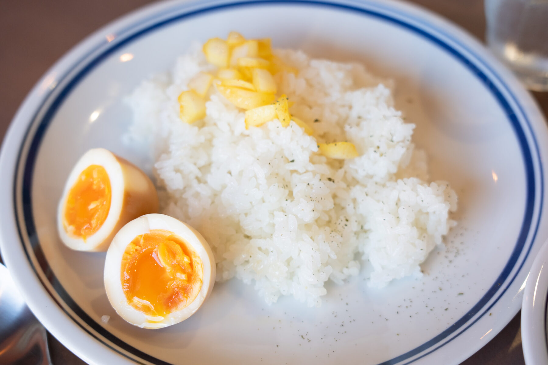 【滋賀・比良】CURRY STAND 956｜やさしくて力強いチキンカレー。南比良に現れた、スパイスの隠れ家。 - ここと｜滋賀・京都の ...